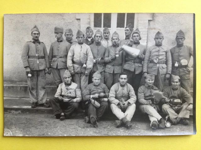 CARTE POSTALE PHOTO CASERNE Service MILITAIRES SOLDATS Uniforme du ?ème ...
