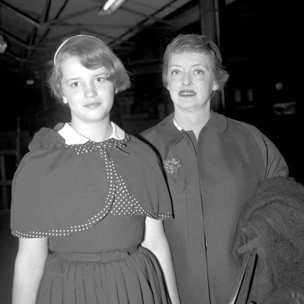 BETTE DAVIS 11-YEAR-OLD daughter Barbara Davis Merrill leave V - 1958 ...