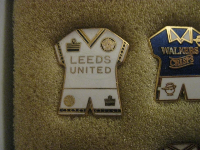 RARE OLD LEEDS United Football Club Kit Enamel Pin Badge £3.25 ...
