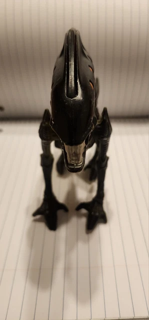 VINTAGE 1994 KENNER Fox Aliens Wild Boar Xenomorph Attack Spikes Figure ...