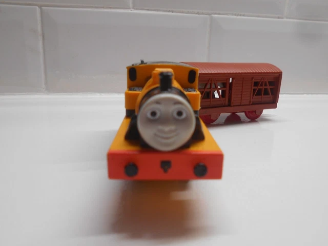 TOMY TRACKMASTER THOMAS the tank engine train duncan & cattle coach £14 ...