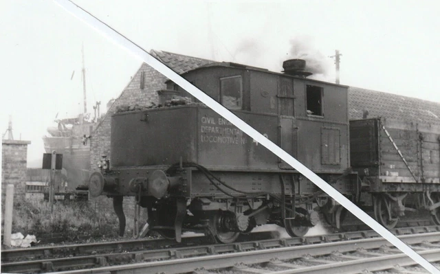 A VIEW OF Y3 civil engineers department loco no40 at lowestoft in 1956 ...