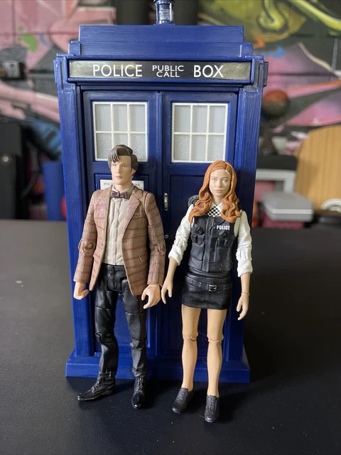 Doctor Who Tardis With 11th Doctor And Amy Pond Figurines Christmas