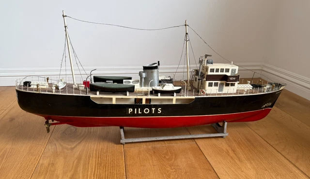 LARGE VINTAGE MODEL Pilot's Boat Trinity House Pathfinder 110cm x 19cm ...