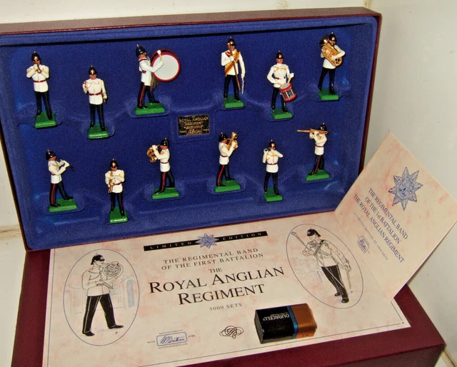 BRITAINS SET 5294 , 12 Piece Band, The Royal Anglian Regiment in 54mm ...