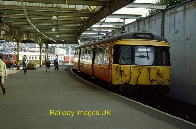 RAILWAY PHOTO - Class 303 EMU stands in Platform 3 Gourock Station ...