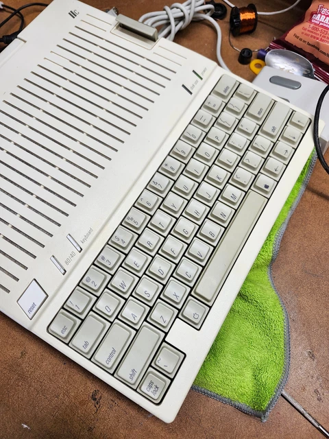 APPLE IIC 2C computer with mouse, software and power supply Tested $100 ...