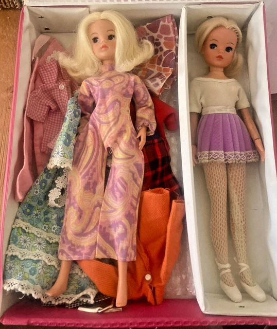 VINTAGE SINDY DOLLS Gauntlet & Active Ballerina With Case & Clothes ...