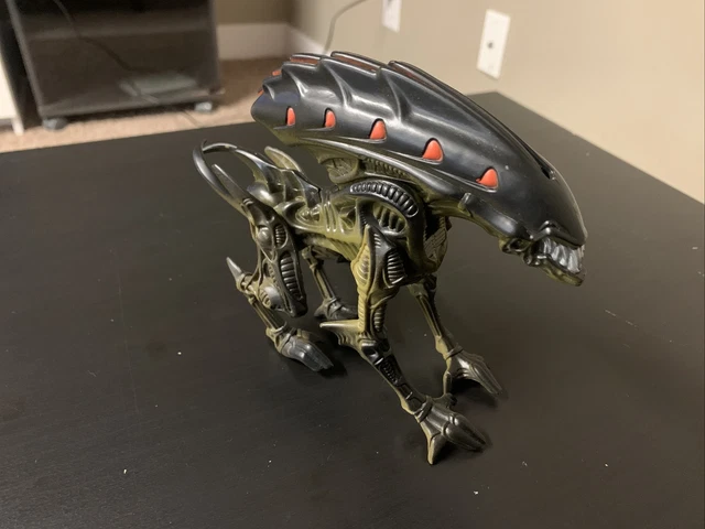 VINTAGE 1994 KENNER Fox Aliens Wild Boar Xenomorph Attack Spikes Figure ...