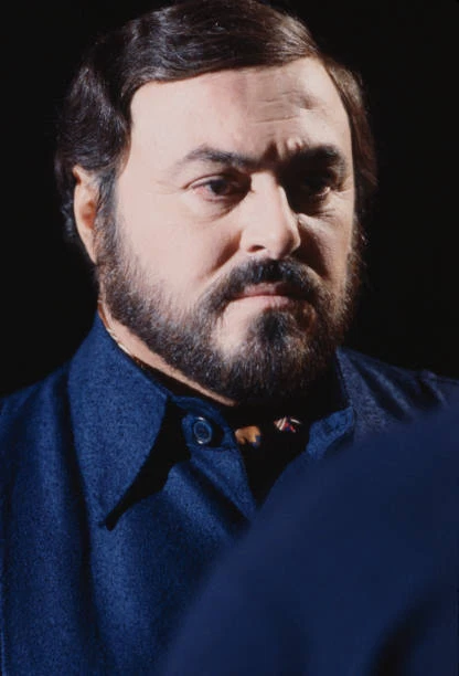 LUCIANO PAVAROTTI APPEARING On Pavarotti & Friends 1982 Tv Old Photo 2 ...