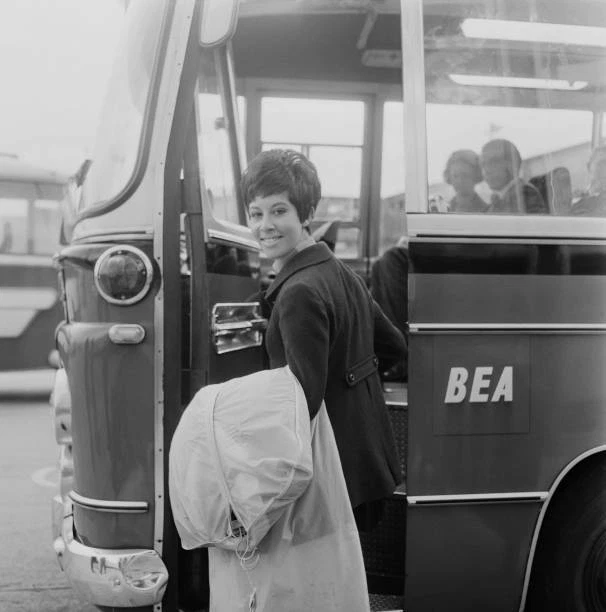 ENGLISH POP SINGER, jazz singer and actress Helen Shapiro at Heathr ...