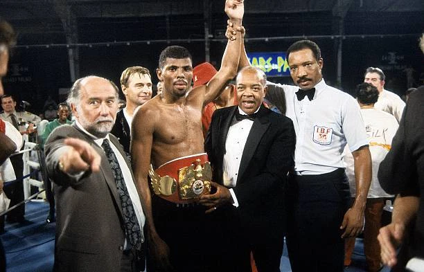 FRANK TATE CELEBRATES Winning The Fight v Michael Olajid OLD BOXING ...