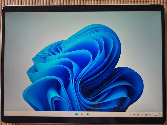 MICROSOFT SURFACE PRO 8 - Intel Core i5 2.4Ghz - 8Go Memory - SSD 128Go ...