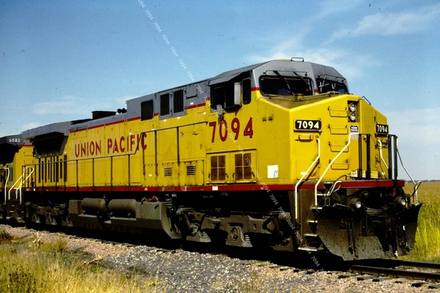 ORIGINAL RAIL SLIDE - UP Union Pacific 2466 + CNW Boone IA 5-14-1988 £4 ...