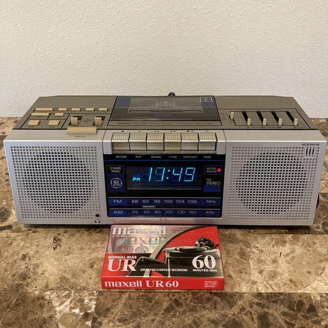 VINTAGE GE MODEL 7-4965A AM/FM Radio Cassette Recorder Digital Alarm ...