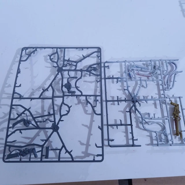 TYRANID HIVE TYRANT Spares On Sprue Warhammer 40k £8.90 - PicClick UK