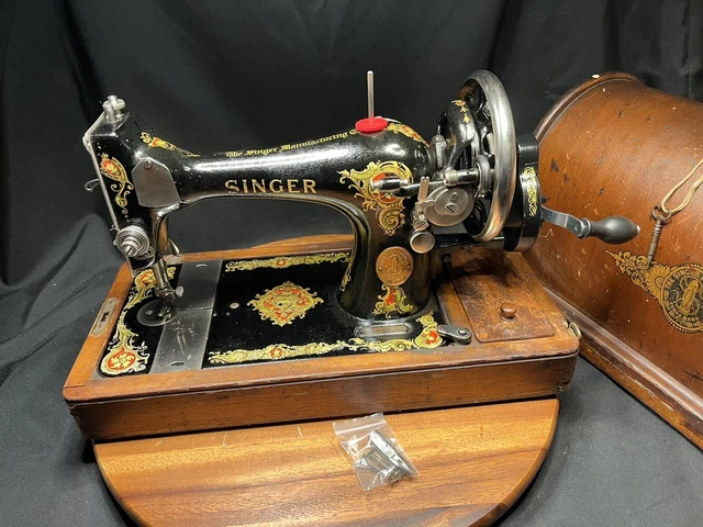 SINGER 128 LA Vencedora Hand Crank Sewing Machine with Bentwood Case ...