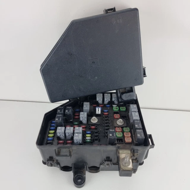HOLDEN COMMODORE VE Complete Engine Bay Fuse Box 92257559 $148.00 ...