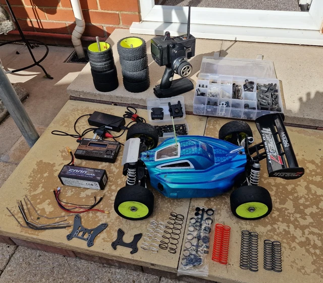 HYPER 7 BRUSHLESS 1/8th RC Car 4WD Buggy RTR Lipo Futaba 2.4GHz + Lots ...