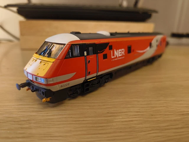 HORNBY R40450 LNER Mark 4 DVT No82223 Red OO Gauge No Box £57.90 ...