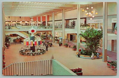 ROCHESTER NEW YORK~MIDTOWN Plaza Mall~Animated Clock of Nations ...