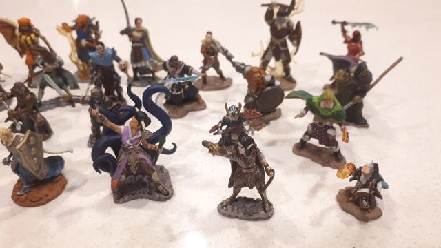 25 DUNGEONS & Dragons Premium Prepainted Miniatures lot D&D from Waves ...