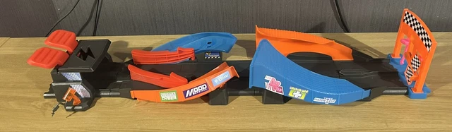 MATTEL DISNEY AND Pixar Cars Glow Racers Launch ‘N Criss-Cross Playset ...