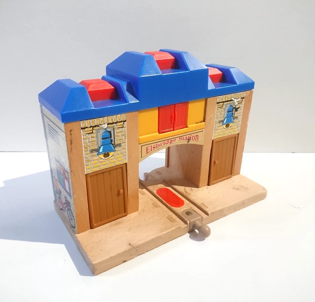 THOMAS WOODEN RAILWAY Track - All aboard Elsbridge Station - Learning ...