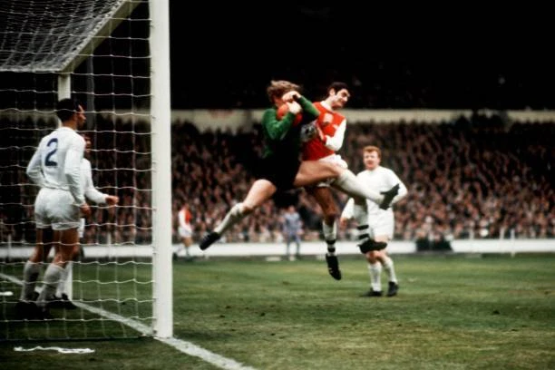 LEEDS UNITED GOALKEEPER Gary Sprake Catches The Ball 1968 Football Club ...