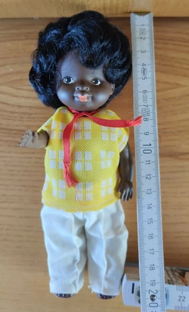 DDR PUPPE DUNKLE Hautfarbe Original Kleidung 70er Jahre Schwarze Haare ...