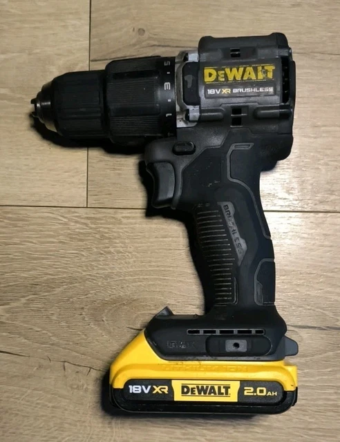 DEWALT DCD100 BLACK 18v XR Brushless Compact Combi Hammer Drill & 2,0Ah ...
