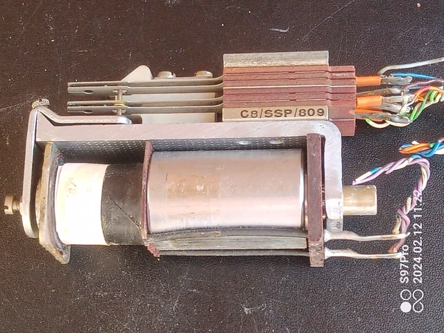 GPO STROWGER EXCHANGE TYPE 3000 RELAY DESIGNATED NU (Used, Recovered) £ ...