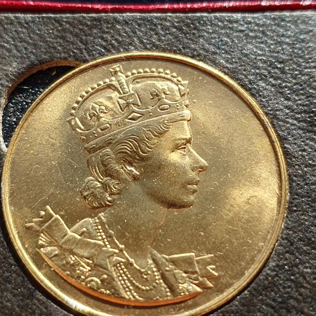 QUEEN ELIZABETH II, 18ct GOLD-PLATED BRONZE, 1953 CORONATION MEDAL ...