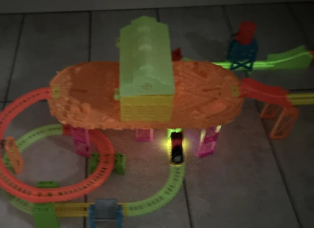 THOMAS TRACKMASTER HYPERGLOW Station With Ashima Com Post £25.00 ...