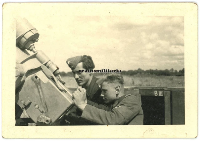 ORIG. FOTO RAD Soldat an Flak Geschütz in Stellung in Frankreich 1944 ...