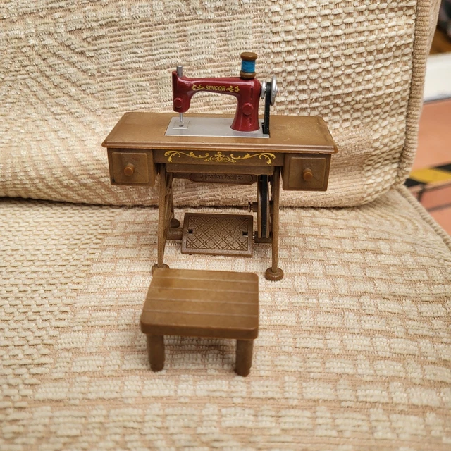 SYLVANIAN FAMILIES RED Singer Sewing Machine table original stool wheel ...