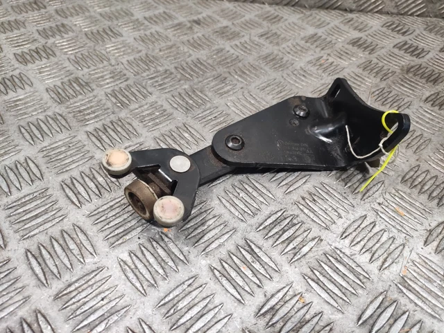 VW TRANSPORTER T5 Sliding Door Roller Hinge Lower Left 7E0843397K £19. ...