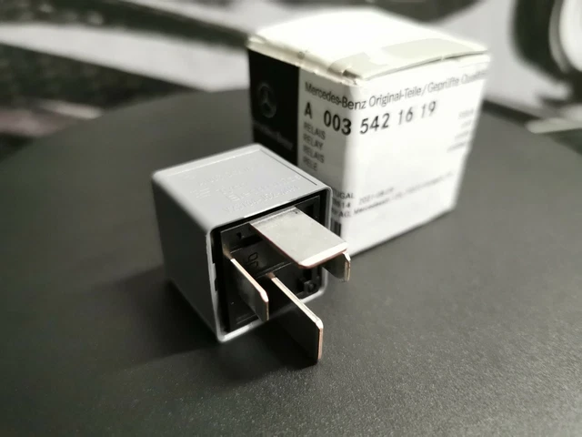 NEW GENUINE MERCEDES-BENZ C-Class E-Class Airmatic Compressor Relay ...