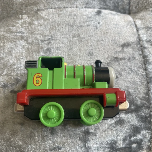 THOMAS THE TANK Engine Percy Magnetic Diecast Green No.6 Engine 2002 £4 ...