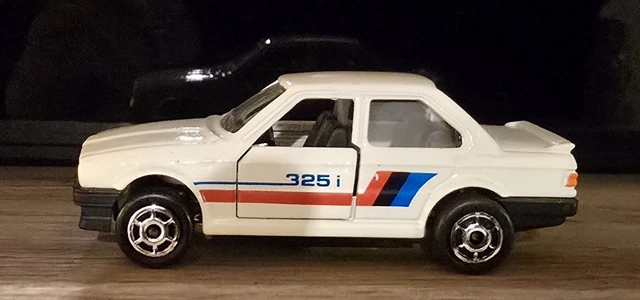 MAJORETTE BMW 325I Voiture miniature n° 229 - Ech. 1/56ème EUR 2,00 ...