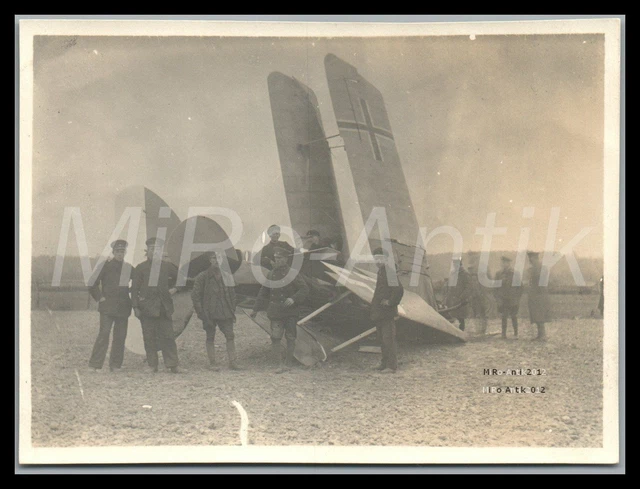 FOTO, NACHL. FLIEGERING.PELLETIER, Doppeldecker nach Bruchlandung b ...