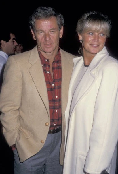 ACTRESS LINDA EVANS boyfriend Richard Cohen on October 24 1987 din- Old ...