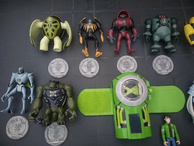 BEN 10 ULTIMATE Alien - Disc Alien Ultimatrix + 12 Figurines avec ...