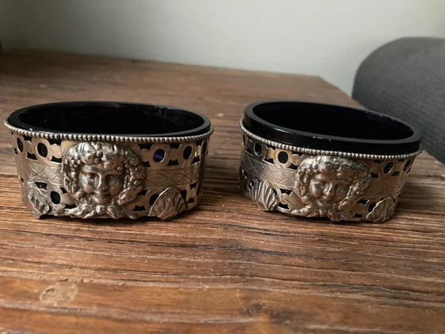 PAIRE DE SALIERE POIVRIERE EN ARGENT MASSIF ET VERRE TETE D ANGES ... PAIRE DE SALIERE POIVRIERE EN ARGENT MASSIF ET VERRE TETE D ANGES ...