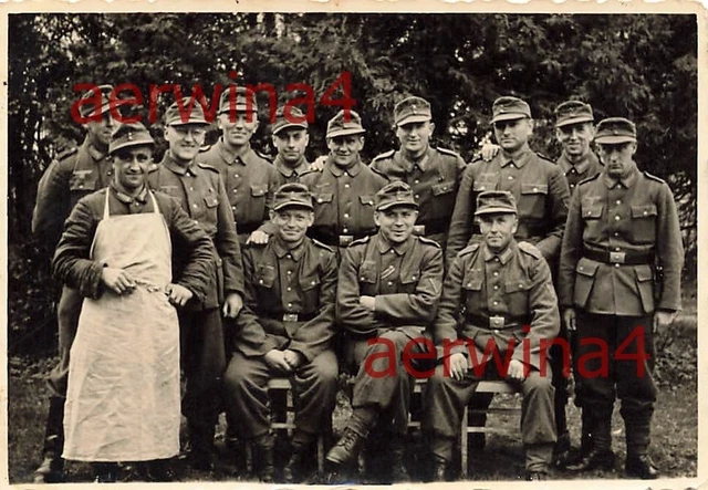 GRUPPENFOTO DEUTSCHE SOLDATEN 1944 in Rödding Dänemark EUR 2,99 ...