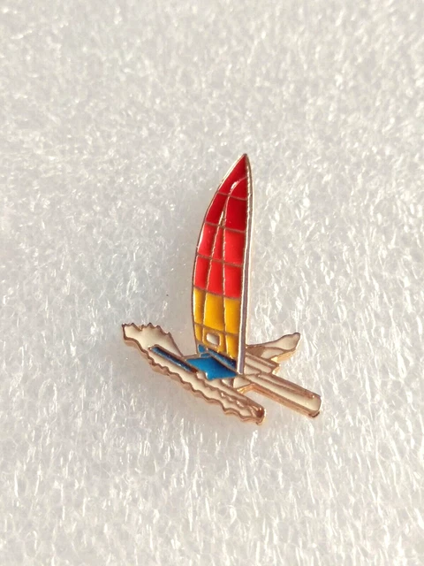 PIN'S PINS LAPEL pin Sport VOILE VOILIER REGATE CATAMARAN Signé EUR 4,90 - PicClick IT