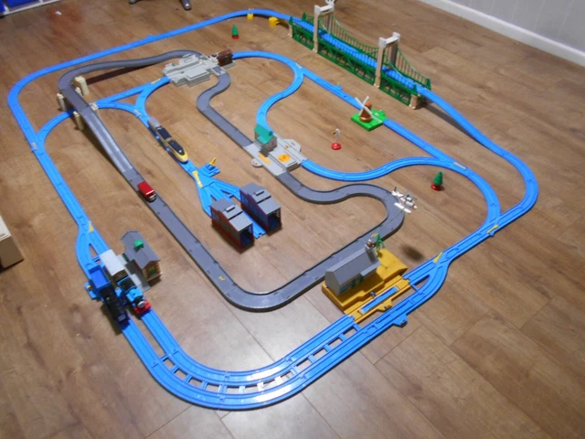 TOMY TRACKMASTER THOMAS the tank engine train set trains stations large ...