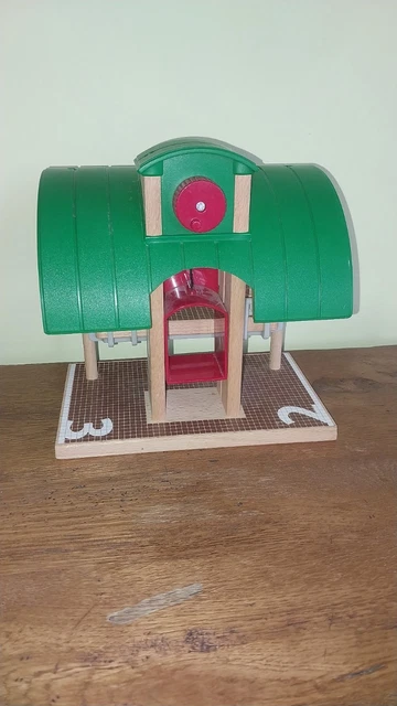 BRIO TRAVEL SWITCHING Wood Train Elevator Platform Station Wooden £31. ...