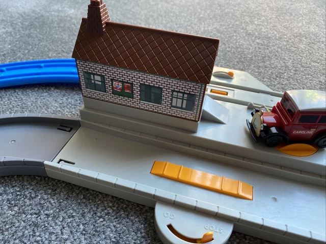 ENSEMBLE DE TRAIN Tomy Trackmaster Thomas The Tank Engine Caroline Stop ...