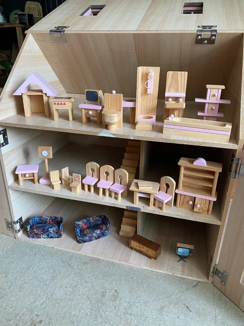 WOODEN DOLLS PLAY House With Lots of Accessories £21.50 - PicClick UK